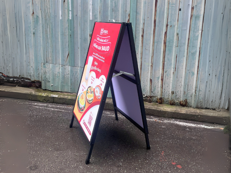Hiện đại và đa chiều với standee chữ A 2 mặt - Standee, Standy, Quầy ...