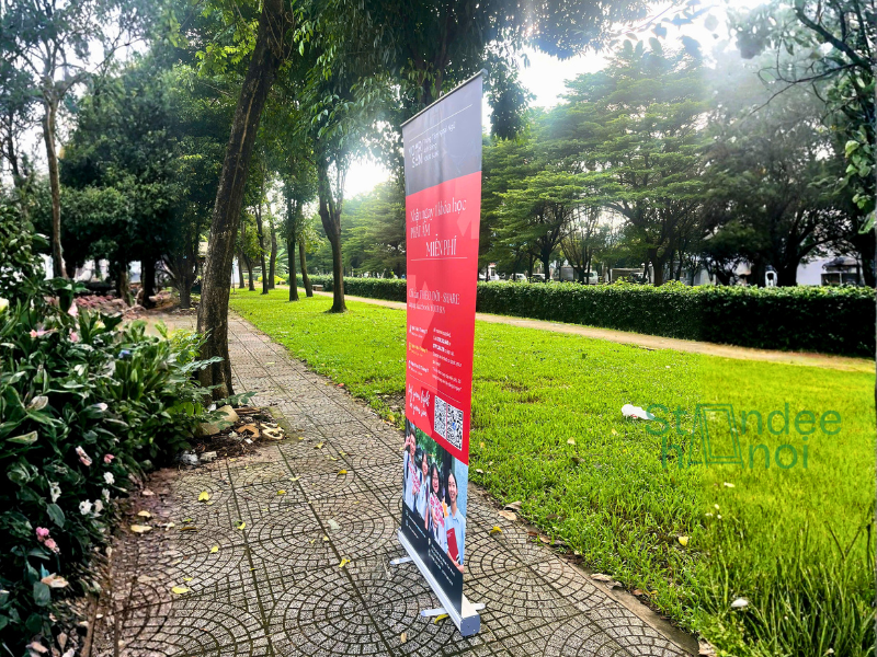 Top 5 Ưu Điểm Khi Dùng Giá Cuốn Nhựa Cao Cấp - Standee, Standy, Quầy ...